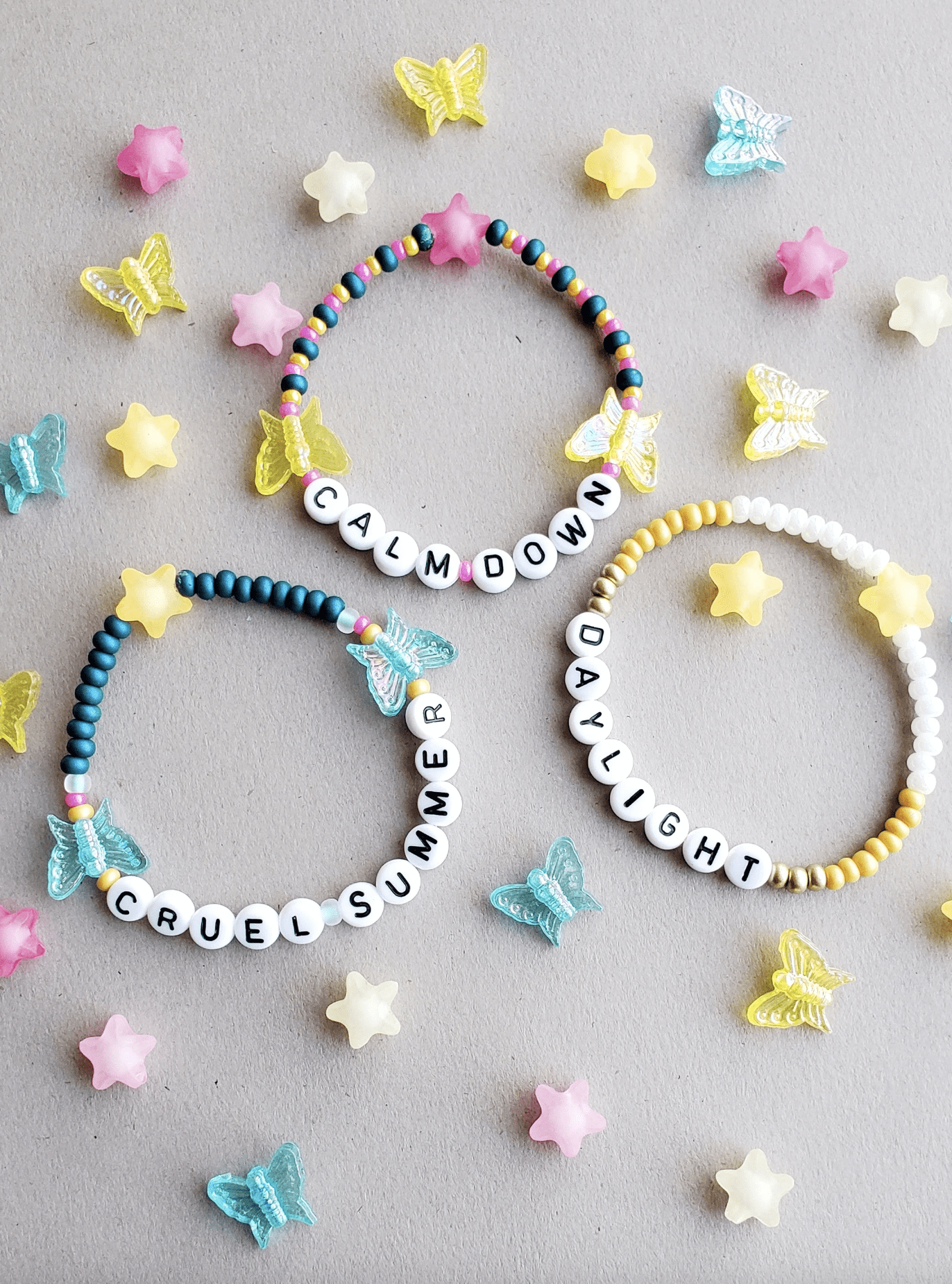 10 Taylor Swift-Inspired Messages For Homemade Friendship Bracelets ...