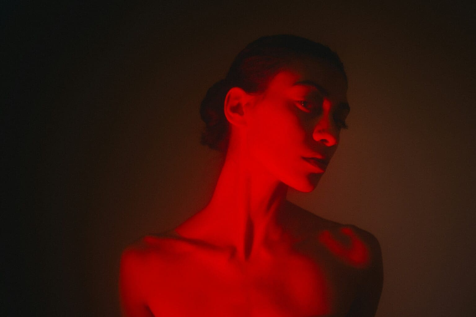 The Red Light Glow—What’s Really Happening Beneath Your Skin? - VITA Daily
